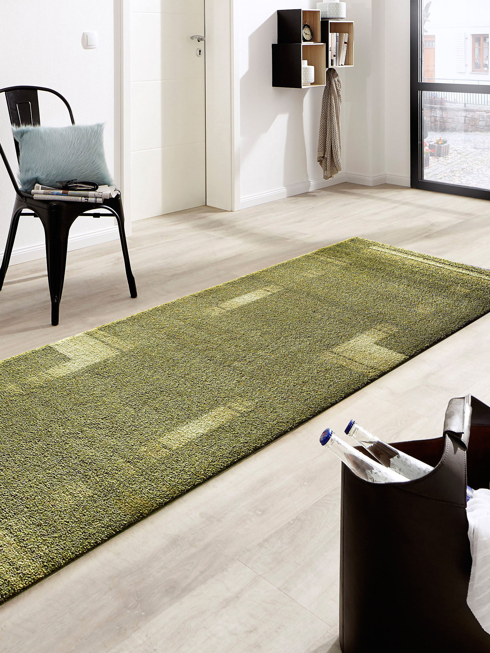 Night Life - Designer-Teppich von Kibek in Grün