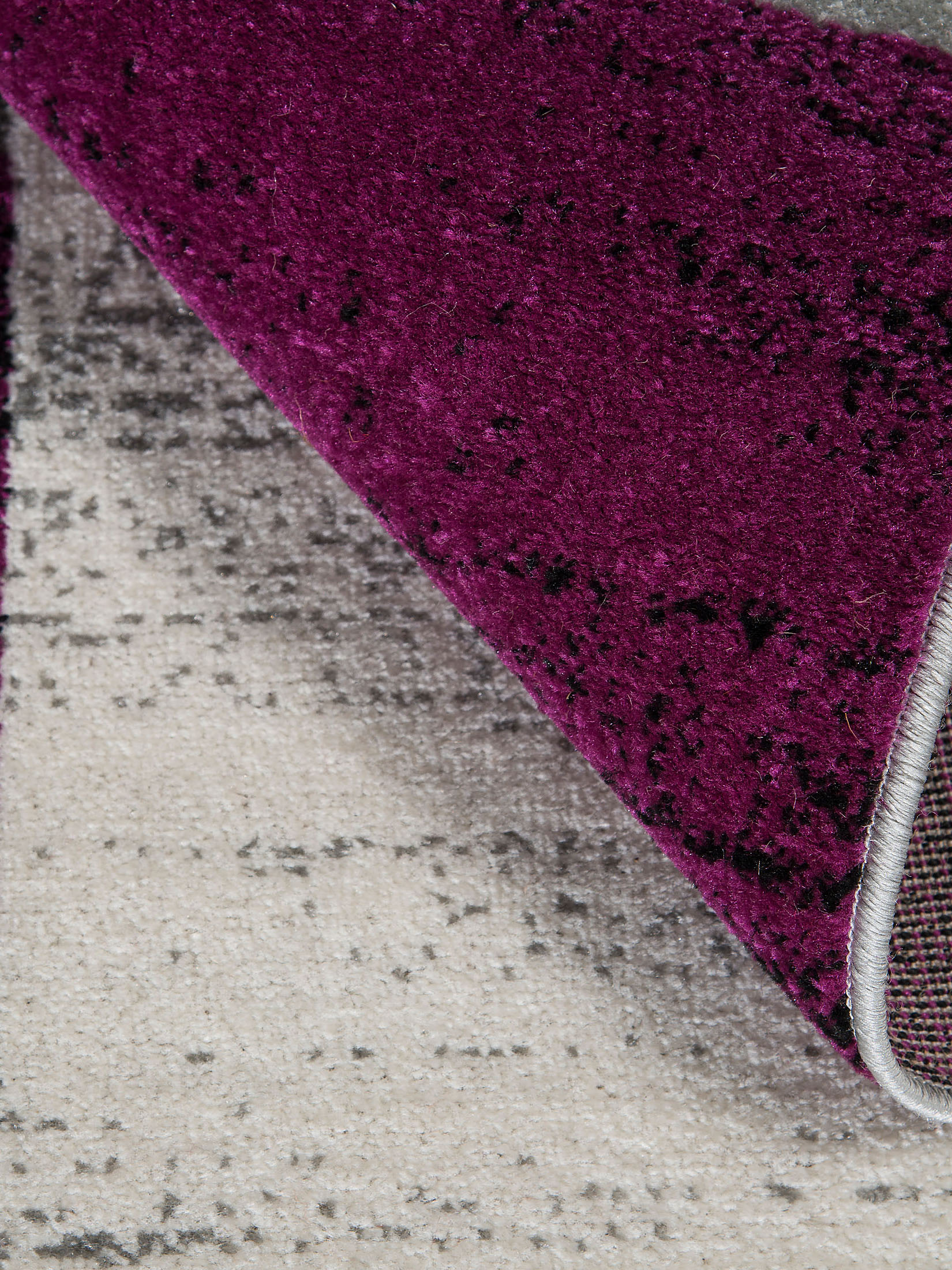 Sheila - Designer-Teppich von Kibek in Lila