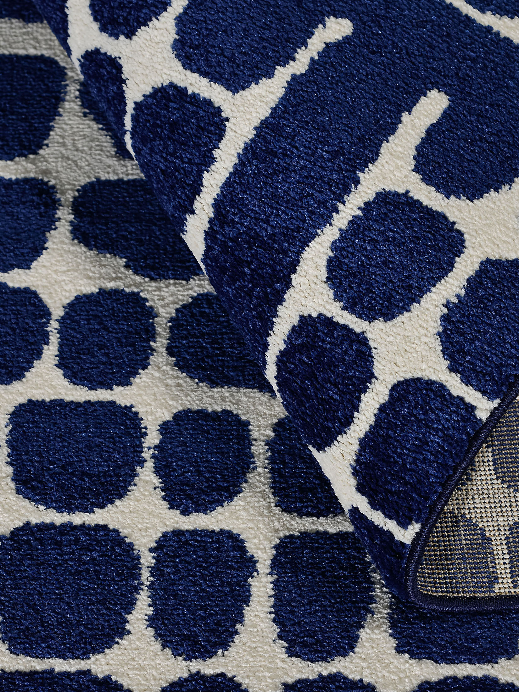 Eske - Designer-Teppich von Kibek in Blau