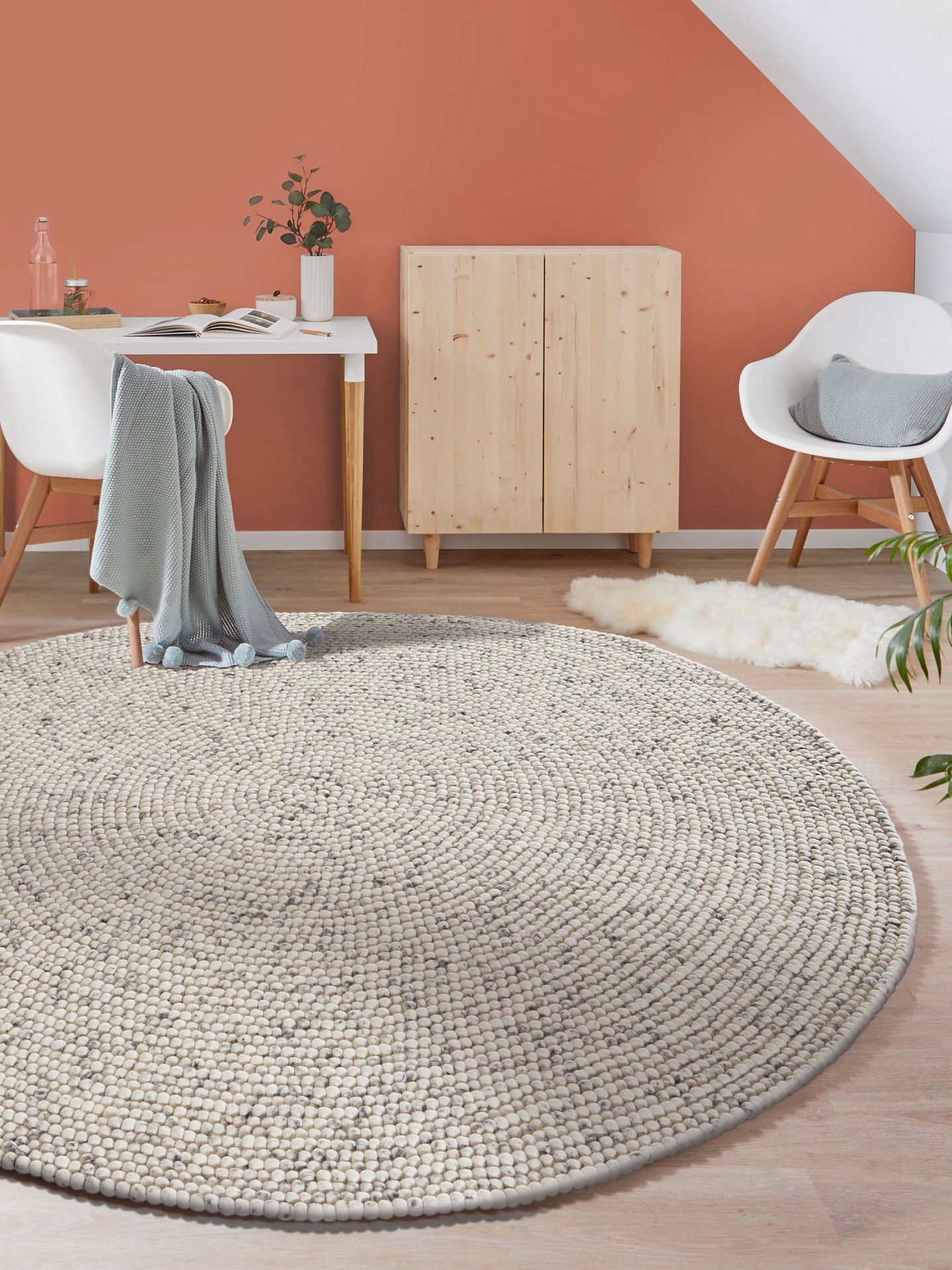 Filzkugel-Teppich von Kibek - Smedby in Grau, 140 x 140 cm